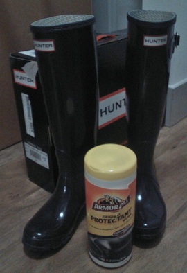 How to remove white residue from Hunter boots? – KEEP CALM AND READ ON
